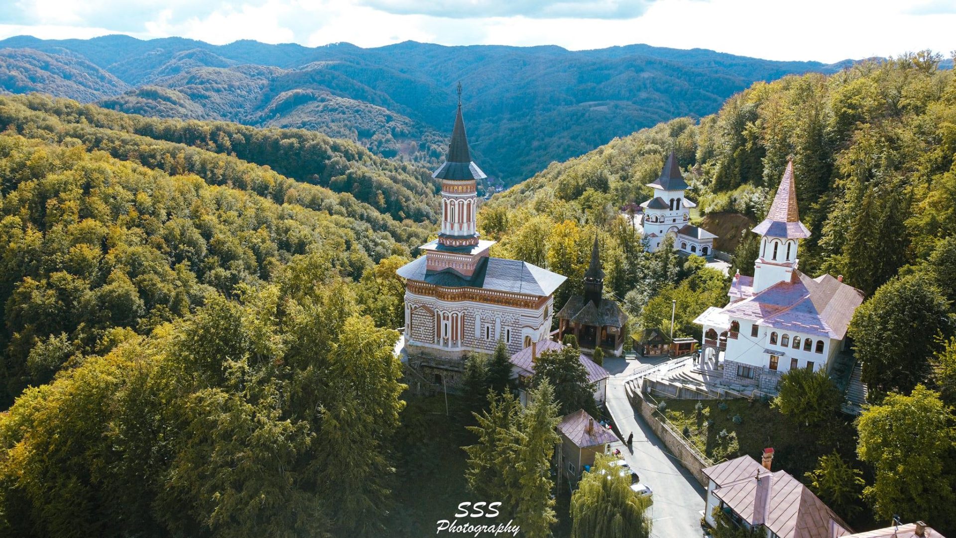 Mănăstirea Rohia: Oaze de liniște în inima naturii - Maramures 365